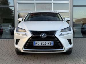 White Lexus NX 300h 2019 in Vilnius, with an engine capacity of 2.49 L and mileage of 211 thousand km for 24000 €, photo 4 on AUTOMOTO.COM.LV
