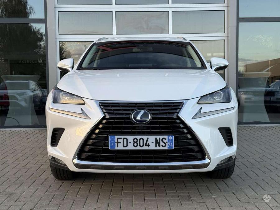 White Lexus NX 300h 2019 in Vilnius, with an engine capacity of 2.49 L and mileage of 211 thousand km for 24000 €, photo 4 on AUTOMOTO.COM.LV