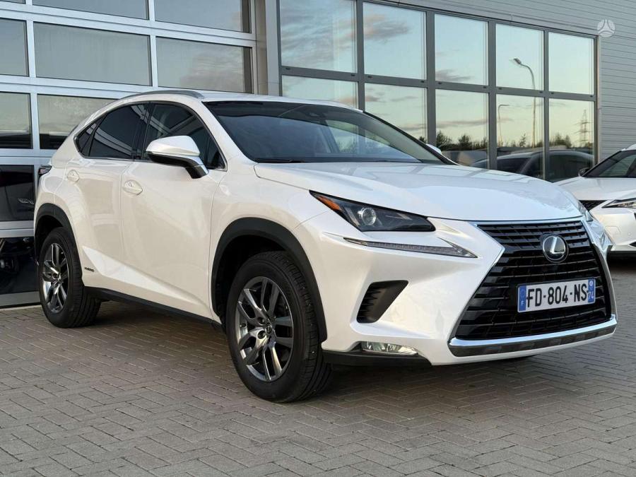White Lexus NX 300h 2019 in Vilnius, with an engine capacity of 2.49 L and mileage of 211 thousand km for 24000 €, photo 6 on AUTOMOTO.COM.LV