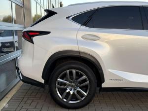 White Lexus NX 300h 2019 in Vilnius, with an engine capacity of 2.49 L and mileage of 211 thousand km for 24000 €, photo 8 on AUTOMOTO.COM.LV