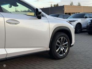 White Lexus NX 300h 2019 in Vilnius, with an engine capacity of 2.49 L and mileage of 211 thousand km for 24000 €, photo 10 on AUTOMOTO.COM.LV