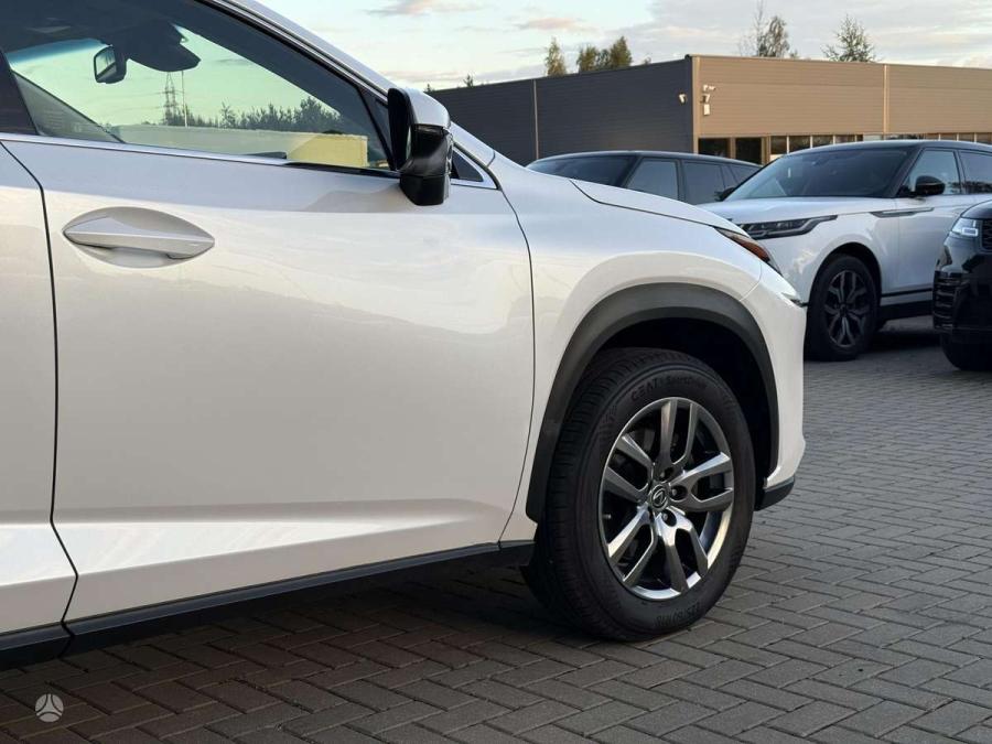 White Lexus NX 300h 2019 in Vilnius, with an engine capacity of 2.49 L and mileage of 211 thousand km for 24000 €, photo 10 on AUTOMOTO.COM.LV