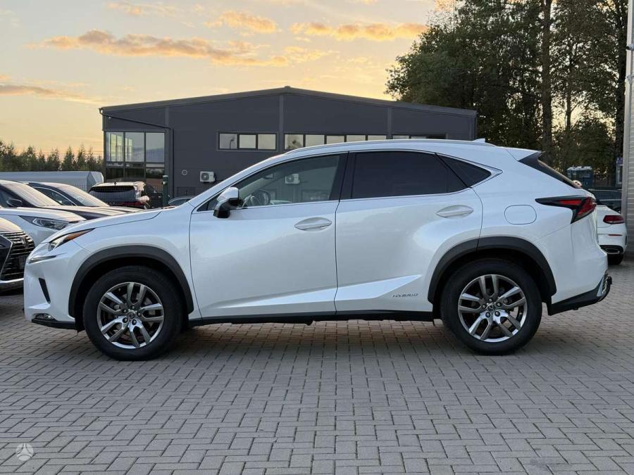 White Lexus NX 300h 2019 in Vilnius, with an engine capacity of 2.49 L and mileage of 211 thousand km for 24000 €, photo 12 on AUTOMOTO.COM.LV