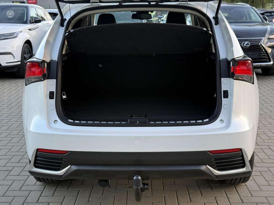 White Lexus NX 300h 2019 in Vilnius, with an engine capacity of 2.49 L and mileage of 211 thousand km for 24000 €, photo 18 on AUTOMOTO.COM.LV