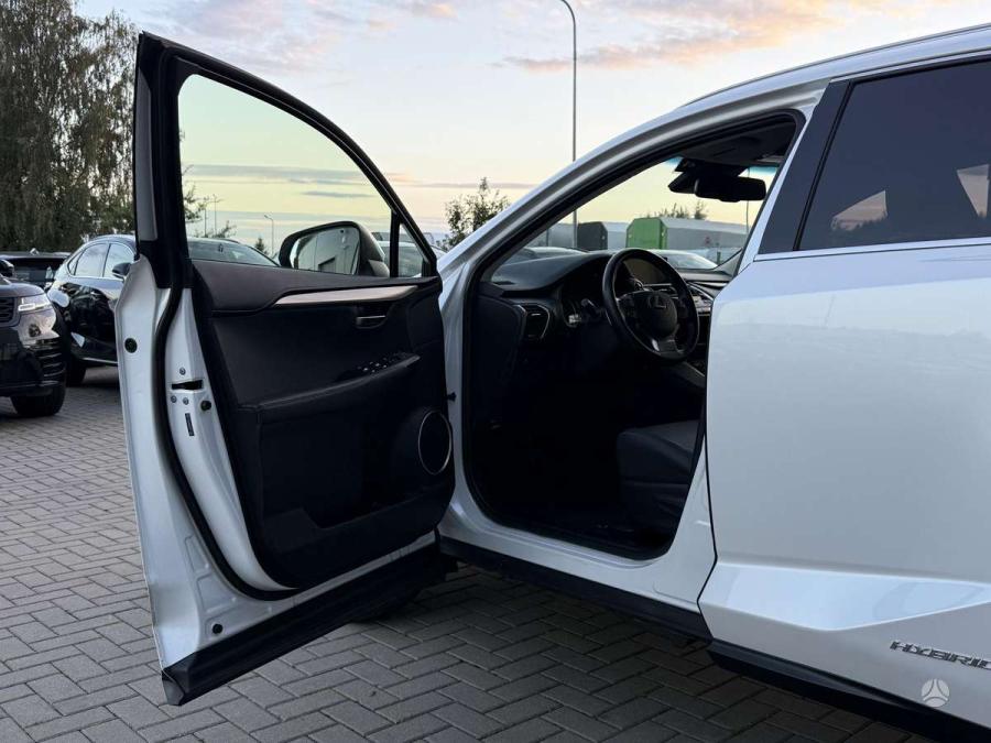 White Lexus NX 300h 2019 in Vilnius, with an engine capacity of 2.49 L and mileage of 211 thousand km for 24000 €, photo 21 on AUTOMOTO.COM.LV