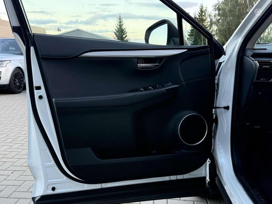 White Lexus NX 300h 2019 in Vilnius, with an engine capacity of 2.49 L and mileage of 211 thousand km for 24000 €, photo 22 on AUTOMOTO.COM.LV