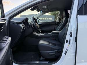 White Lexus NX 300h 2019 in Vilnius, with an engine capacity of 2.49 L and mileage of 211 thousand km for 24000 €, photo 24 on AUTOMOTO.COM.LV