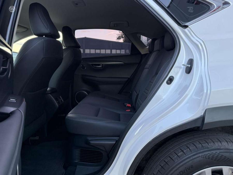 White Lexus NX 300h 2019 in Vilnius, with an engine capacity of 2.49 L and mileage of 211 thousand km for 24000 €, photo 29 on AUTOMOTO.COM.LV
