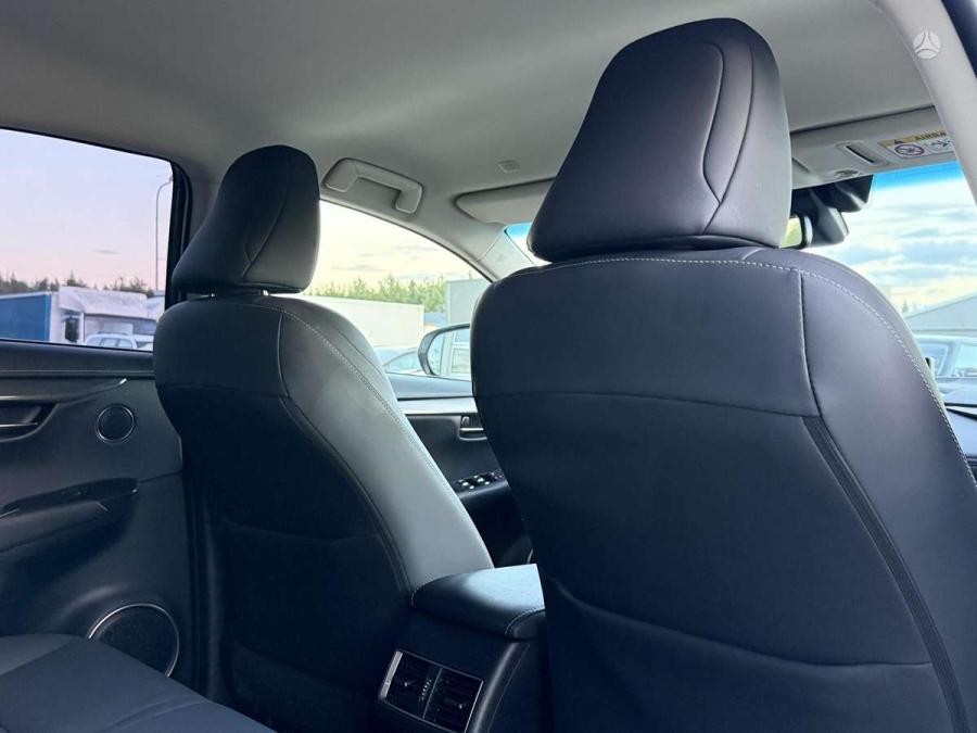 White Lexus NX 300h 2019 in Vilnius, with an engine capacity of 2.49 L and mileage of 211 thousand km for 24000 €, photo 32 on AUTOMOTO.COM.LV