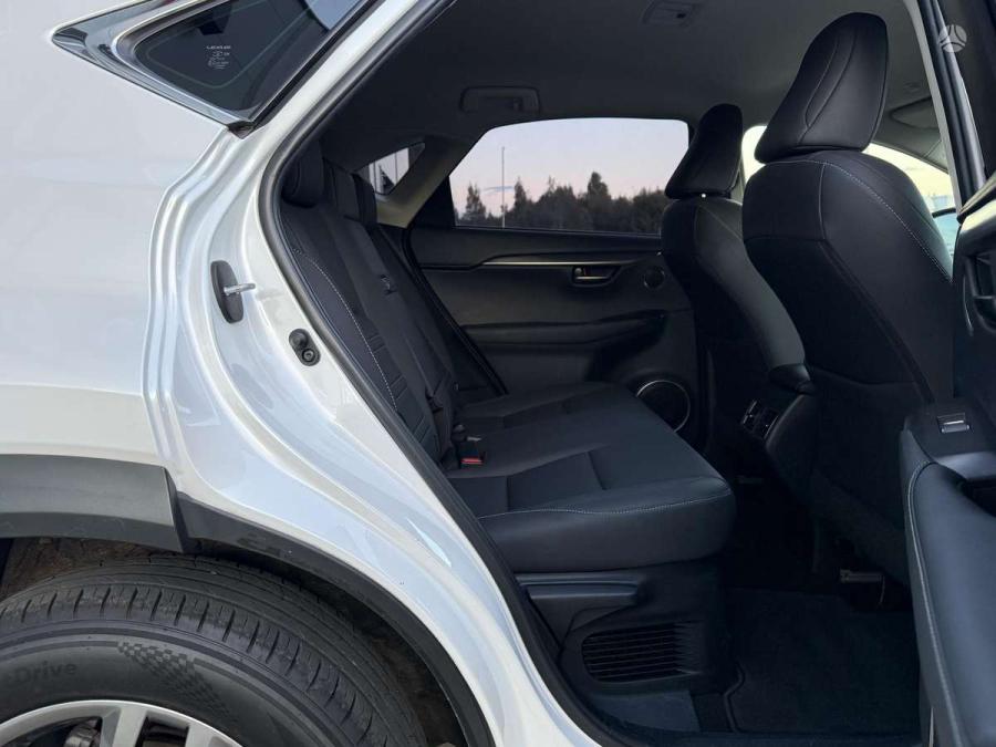White Lexus NX 300h 2019 in Vilnius, with an engine capacity of 2.49 L and mileage of 211 thousand km for 24000 €, photo 33 on AUTOMOTO.COM.LV
