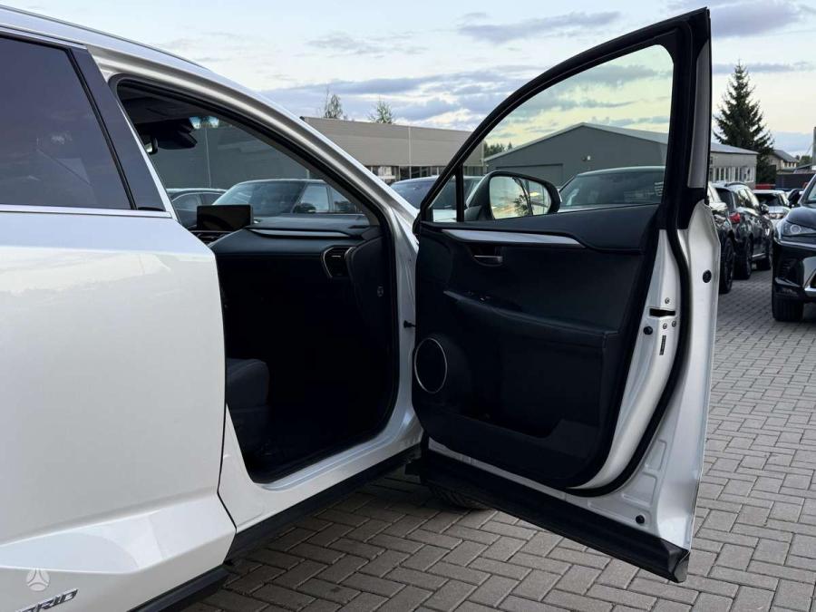 White Lexus NX 300h 2019 in Vilnius, with an engine capacity of 2.49 L and mileage of 211 thousand km for 24000 €, photo 35 on AUTOMOTO.COM.LV