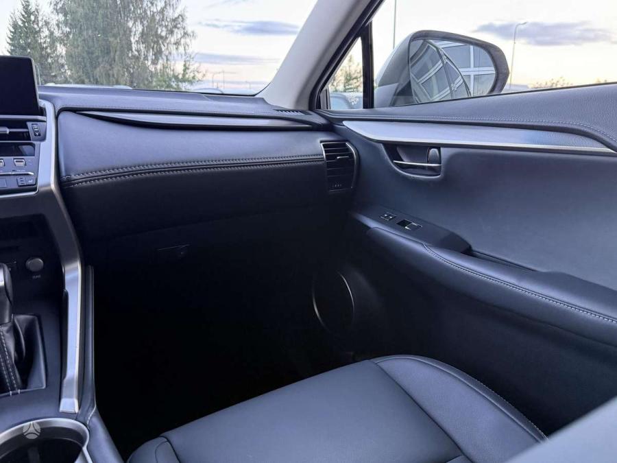 White Lexus NX 300h 2019 in Vilnius, with an engine capacity of 2.49 L and mileage of 211 thousand km for 24000 €, photo 41 on AUTOMOTO.COM.LV