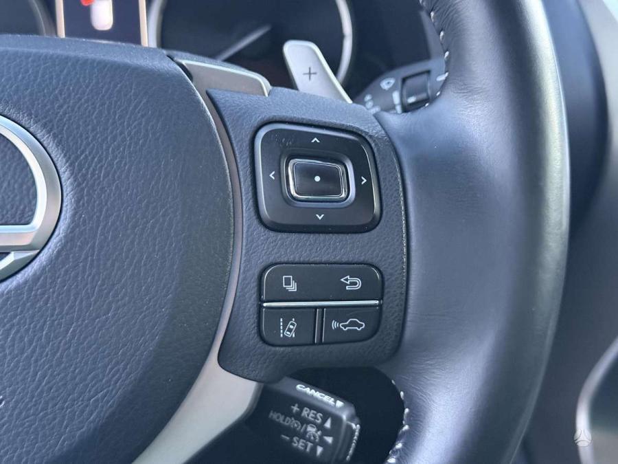 White Lexus NX 300h 2019 in Vilnius, with an engine capacity of 2.49 L and mileage of 211 thousand km for 24000 €, photo 44 on AUTOMOTO.COM.LV