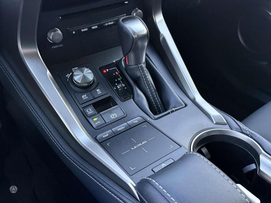 White Lexus NX 300h 2019 in Vilnius, with an engine capacity of 2.49 L and mileage of 211 thousand km for 24000 €, photo 48 on AUTOMOTO.COM.LV