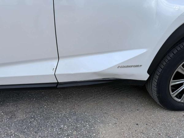 Белый Лексус NX 300h 2019 в Клайпеда, объемом двигателя 2.49 л и пробегом 120 тыс. км за 15000 €, фото 5 на AUTOMOTO.COM.LV