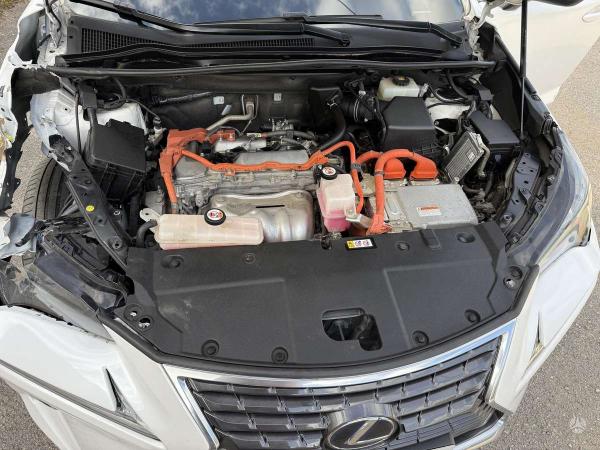Белый Лексус NX 300h 2019 в Клайпеда, объемом двигателя 2.49 л и пробегом 120 тыс. км за 15000 €, фото 7 на AUTOMOTO.COM.LV