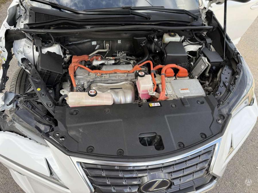 Белый Лексус NX 300h 2019 в Клайпеда, объемом двигателя 2.49 л и пробегом 120 тыс. км за 15000 €, фото 7 на AUTOMOTO.COM.LV