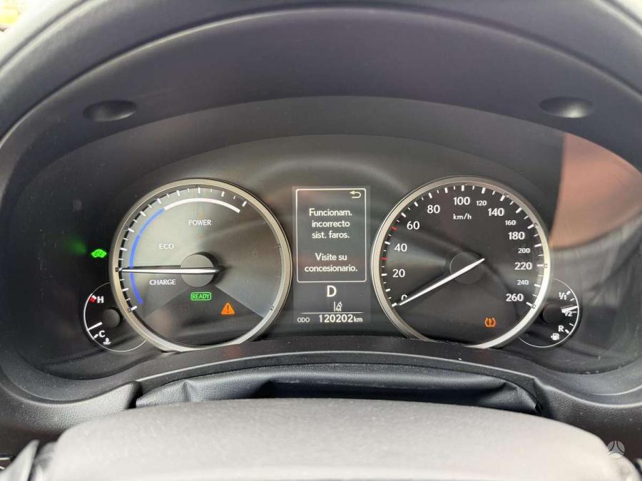 Белый Лексус NX 300h 2019 в Клайпеда, объемом двигателя 2.49 л и пробегом 120 тыс. км за 15000 €, фото 14 на AUTOMOTO.COM.LV