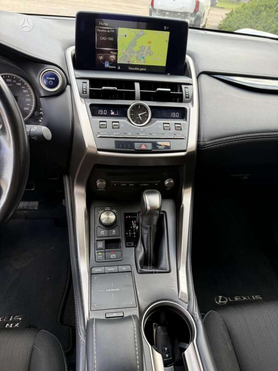 Белый Лексус NX 300h 2019 в Клайпеда, объемом двигателя 2.49 л и пробегом 120 тыс. км за 15000 €, фото 20 на AUTOMOTO.COM.LV