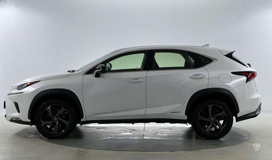 White Lexus NX 300h 2020 in Vilnius, with an engine capacity of 2.49 L and mileage of 82 thousand km for 31900 €, photo 3 on AUTOMOTO.COM.LV