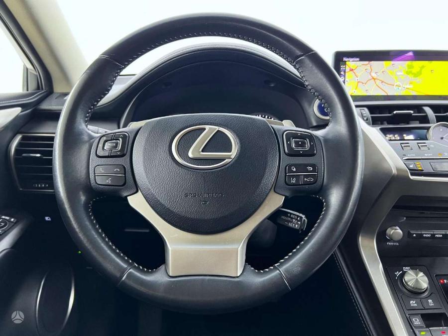 White Lexus NX 300h 2020 in Vilnius, with an engine capacity of 2.49 L and mileage of 82 thousand km for 31900 €, photo 11 on AUTOMOTO.COM.LV