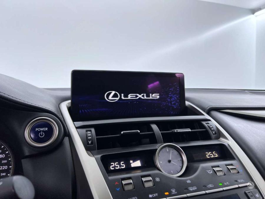 White Lexus NX 300h 2020 in Vilnius, with an engine capacity of 2.49 L and mileage of 82 thousand km for 31900 €, photo 13 on AUTOMOTO.COM.LV