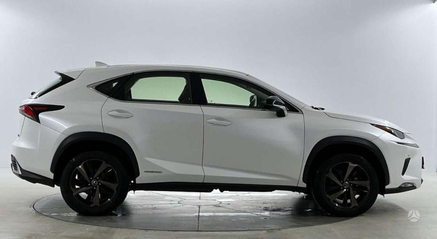 White Lexus NX 300h 2020 in Vilnius, with an engine capacity of 2.49 L and mileage of 82 thousand km for 31900 €, photo 14 on AUTOMOTO.COM.LV