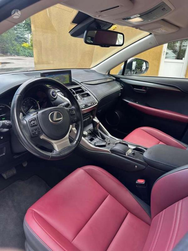 White Lexus NX 300h 2020 in Vilnius, with an engine capacity of 2.50 L and mileage of 101 thousand km for 25999 €, photo 8 on AUTOMOTO.COM.LV