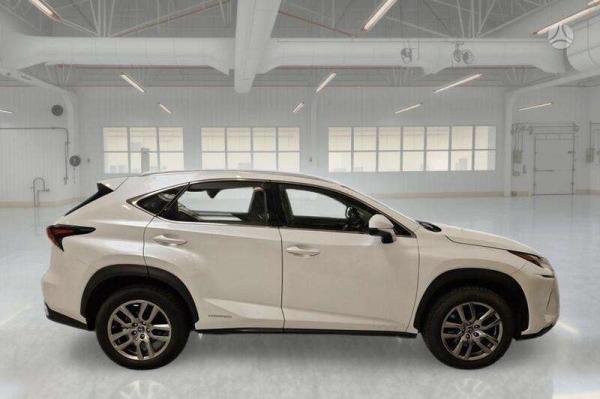 White Lexus NX 300h 2020 in Kaunas, with an engine capacity of 2.49 L and mileage of 118 thousand km for 29400 €, photo 3 on AUTOMOTO.COM.LV