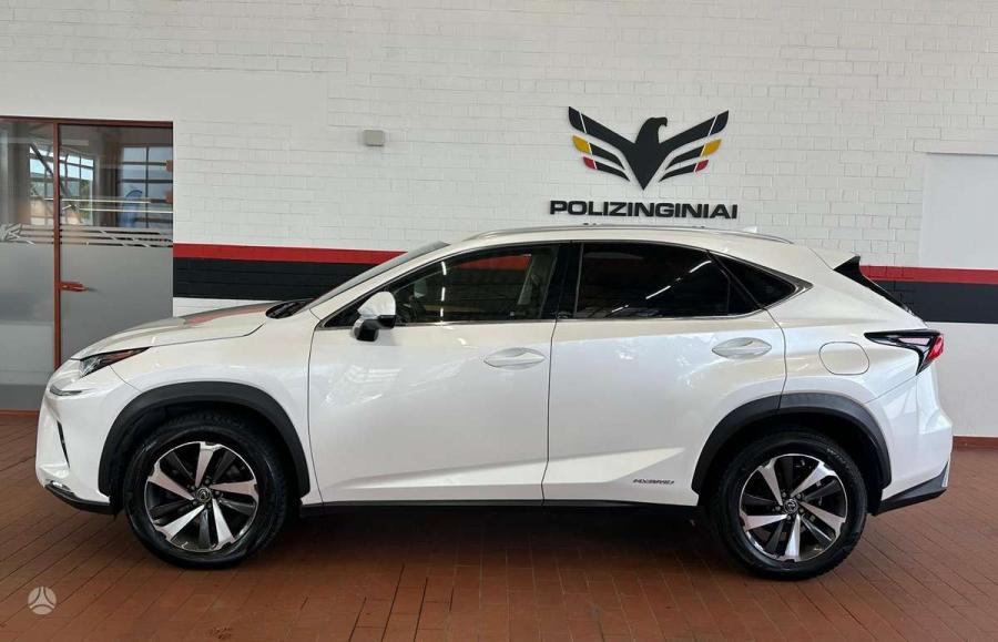 White Lexus NX 300h 2020 in Kaunas, with an engine capacity of 2.49 L and mileage of 139 thousand km for 29980 €, photo 4 on AUTOMOTO.COM.LV