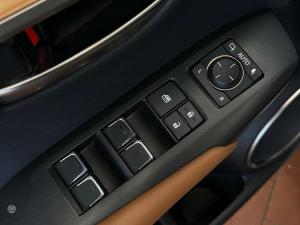 White Lexus NX 300h 2020 in Kaunas, with an engine capacity of 2.49 L and mileage of 139 thousand km for 29980 €, photo 10 on AUTOMOTO.COM.LV