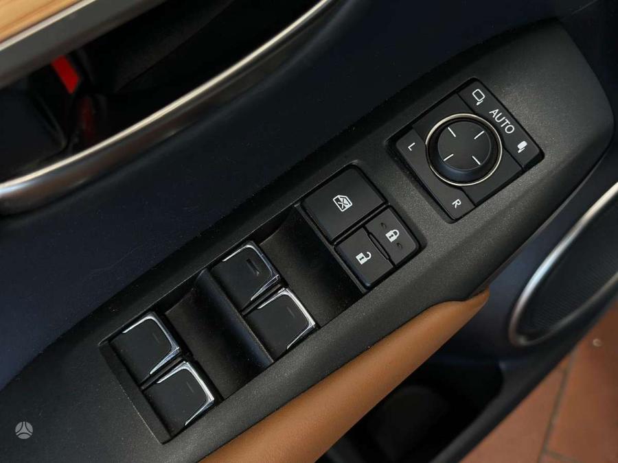 White Lexus NX 300h 2020 in Kaunas, with an engine capacity of 2.49 L and mileage of 139 thousand km for 29980 €, photo 10 on AUTOMOTO.COM.LV