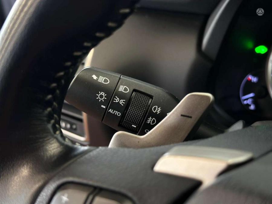 White Lexus NX 300h 2020 in Kaunas, with an engine capacity of 2.49 L and mileage of 139 thousand km for 29980 €, photo 14 on AUTOMOTO.COM.LV