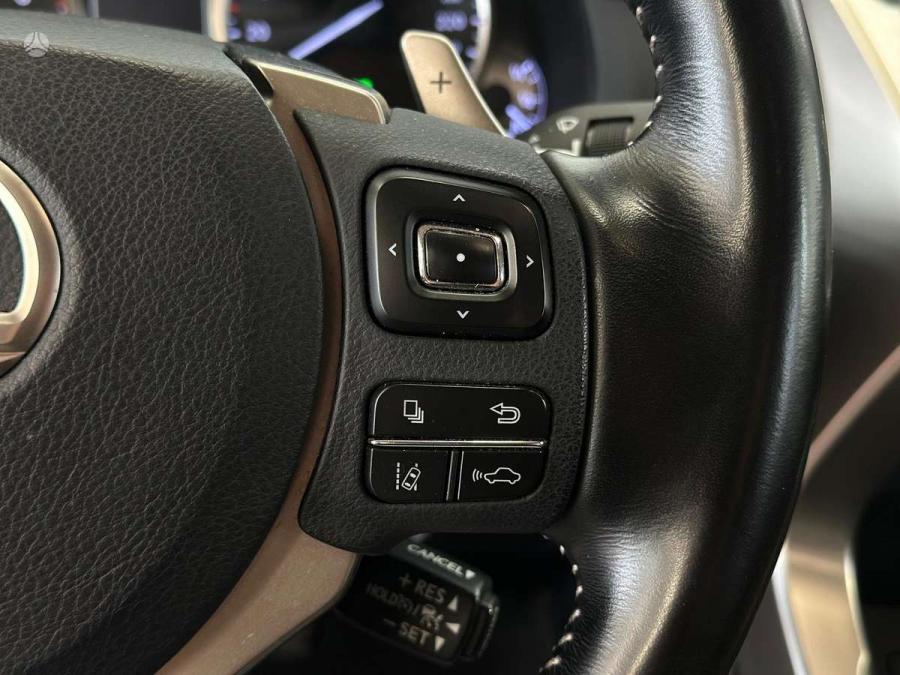 White Lexus NX 300h 2020 in Kaunas, with an engine capacity of 2.49 L and mileage of 139 thousand km for 29980 €, photo 17 on AUTOMOTO.COM.LV