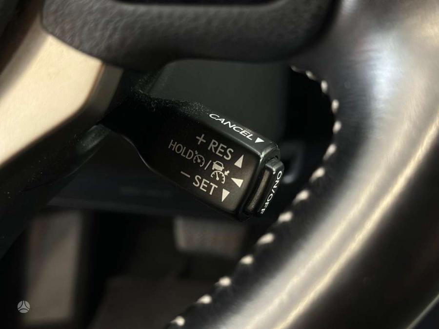 White Lexus NX 300h 2020 in Kaunas, with an engine capacity of 2.49 L and mileage of 139 thousand km for 29980 €, photo 18 on AUTOMOTO.COM.LV