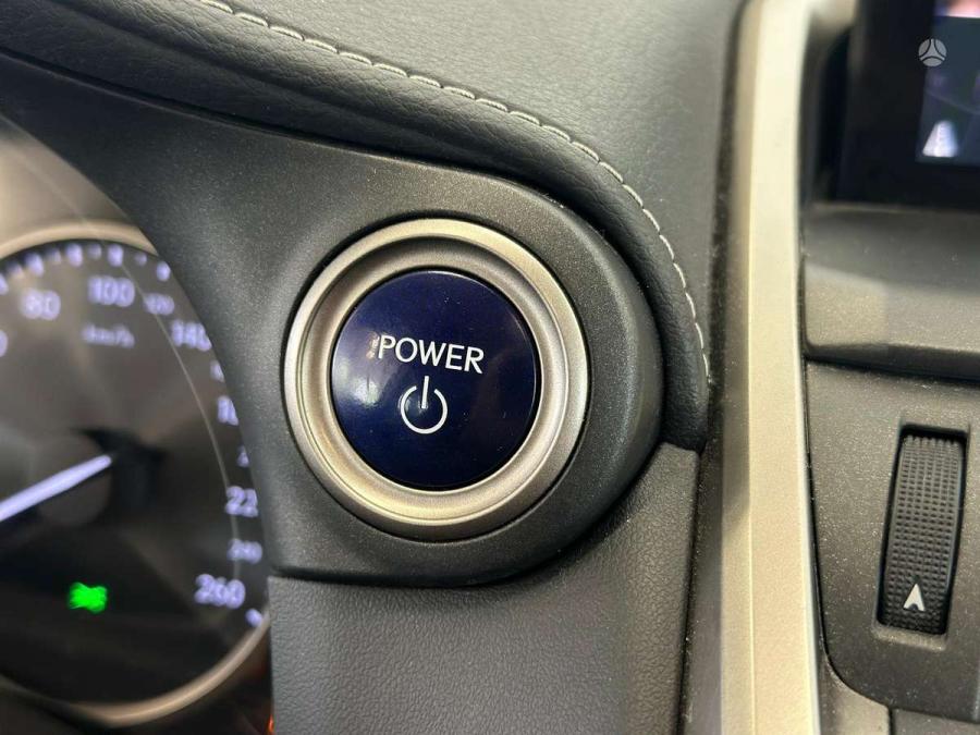 White Lexus NX 300h 2020 in Kaunas, with an engine capacity of 2.49 L and mileage of 139 thousand km for 29980 €, photo 19 on AUTOMOTO.COM.LV