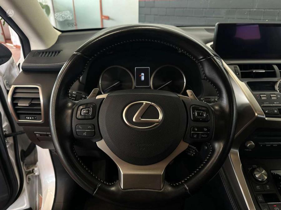 White Lexus NX 300h 2020 in Kaunas, with an engine capacity of 2.49 L and mileage of 139 thousand km for 29980 €, photo 20 on AUTOMOTO.COM.LV