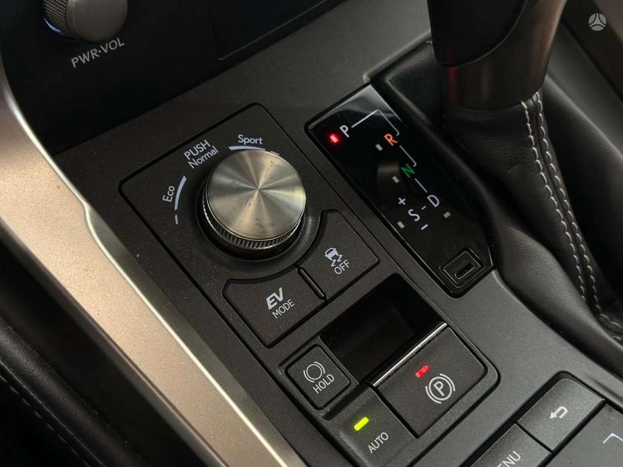 White Lexus NX 300h 2020 in Kaunas, with an engine capacity of 2.49 L and mileage of 139 thousand km for 29980 €, photo 23 on AUTOMOTO.COM.LV