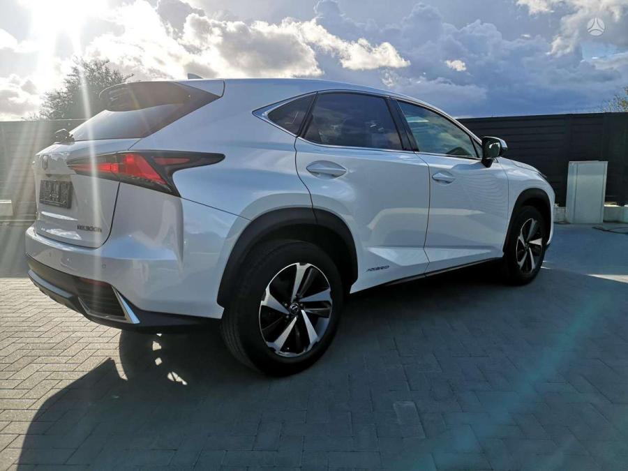 Белый Лексус NX 300h 2020 в Вильнюс, объемом двигателя 2.50 л и пробегом 183 тыс. км за 27700 €, фото 6 на AUTOMOTO.COM.LV
