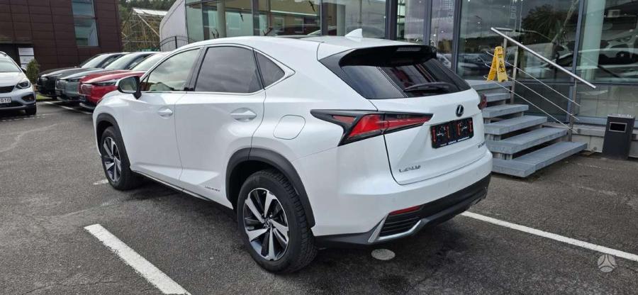 Balts Lexus NX 300h 2021 Viļņa, ar dzinēja tilpumu 2.49 L un nobraukumu 52 tūkst. km par 36980 €, foto 5 vietnē AUTOMOTO.COM.LV