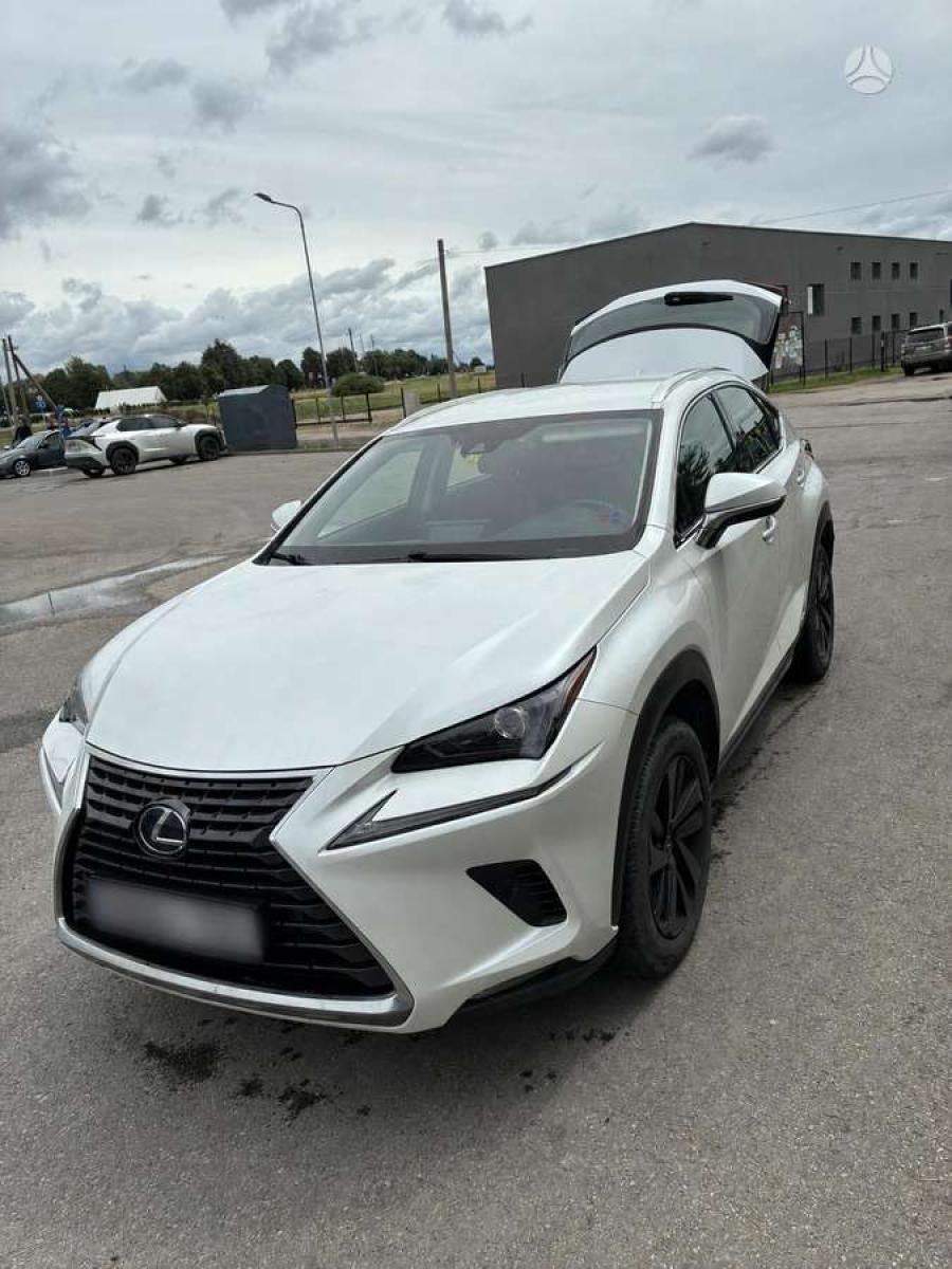 White Lexus NX 300h 2021 in Kaunas, with an engine capacity of 2.49 L and mileage of 148 thousand km for 27500 €, photo 3 on AUTOMOTO.COM.LV