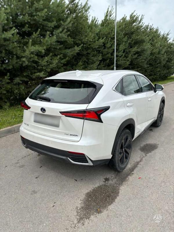 White Lexus NX 300h 2021 in Kaunas, with an engine capacity of 2.49 L and mileage of 148 thousand km for 27500 €, photo 3 on AUTOMOTO.COM.LV