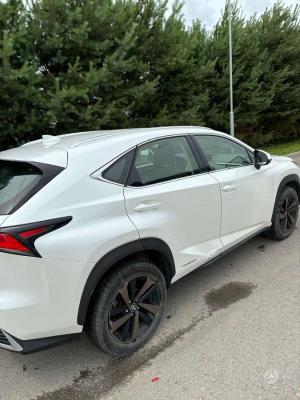 White Lexus NX 300h 2021 in Kaunas, with an engine capacity of 2.49 L and mileage of 148 thousand km for 27500 €, photo 5 on AUTOMOTO.COM.LV