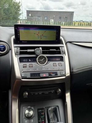 White Lexus NX 300h 2021 in Kaunas, with an engine capacity of 2.49 L and mileage of 148 thousand km for 27500 €, photo 7 on AUTOMOTO.COM.LV