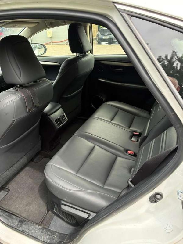 White Lexus NX 300h 2021 in Kaunas, with an engine capacity of 2.49 L and mileage of 148 thousand km for 27500 €, photo 7 on AUTOMOTO.COM.LV