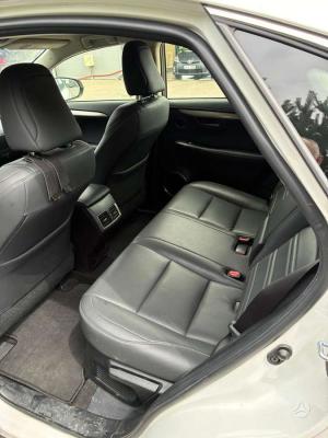 White Lexus NX 300h 2021 in Kaunas, with an engine capacity of 2.49 L and mileage of 148 thousand km for 27500 €, photo 8 on AUTOMOTO.COM.LV