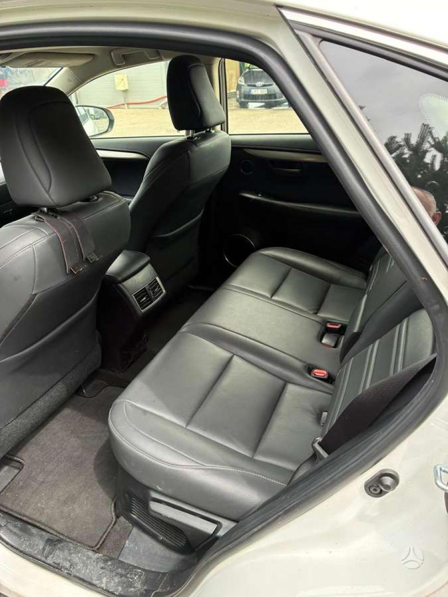 White Lexus NX 300h 2021 in Kaunas, with an engine capacity of 2.49 L and mileage of 148 thousand km for 27500 €, photo 8 on AUTOMOTO.COM.LV