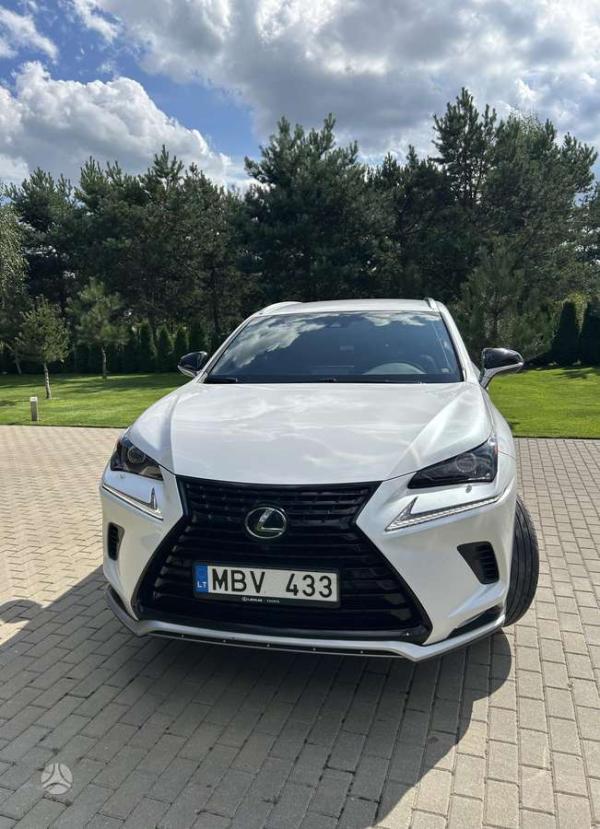 White Lexus NX 300h 2021 in Vilnius, with an engine capacity of 2.49 L and mileage of 121 thousand km for 31900 €, photo 1 on AUTOMOTO.COM.LV