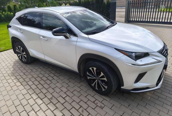 White Lexus NX 300h 2021 in Vilnius, with an engine capacity of 2.49 L and mileage of 121 thousand km for 31900 €, photo 4 on AUTOMOTO.COM.LV