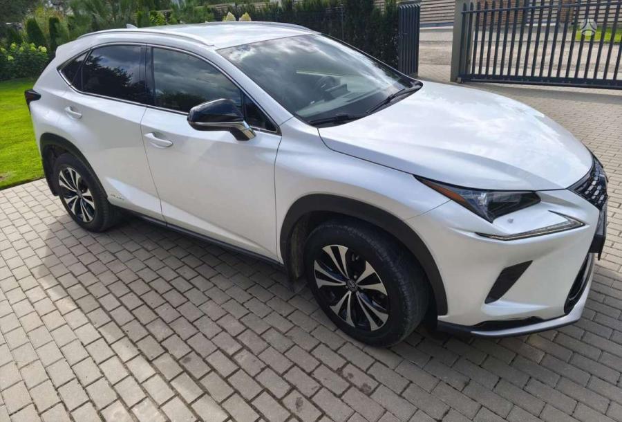 Balts Lexus NX 300h 2021 Viļņa, ar dzinēja tilpumu 2.49 L un nobraukumu 121 tūkst. km par 31900 €, foto 4 vietnē AUTOMOTO.COM.LV
